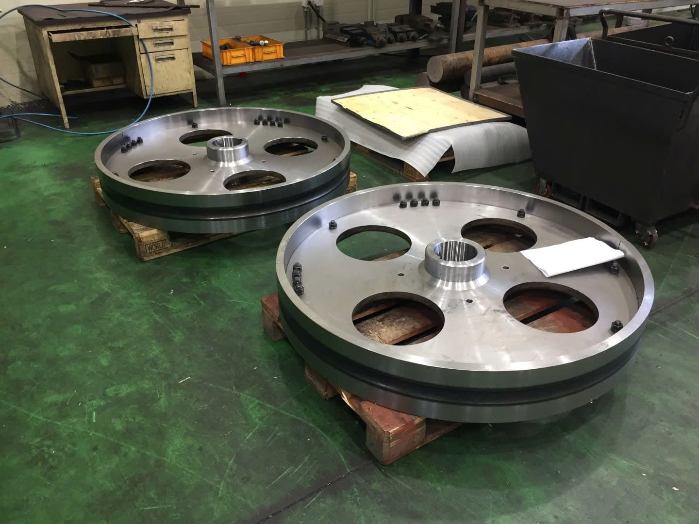 Round steel chain bucket elevators/Gầu nâng xích thép tròn - Meso Group